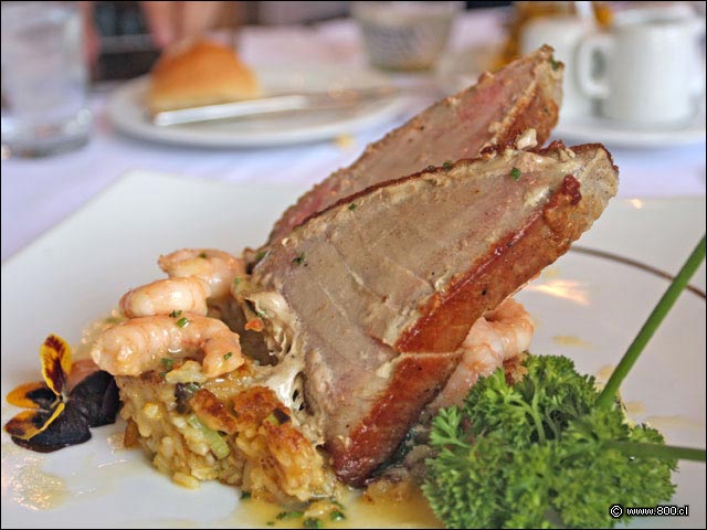 Atún montado sobre Tacu Tacu - Brisas del Mar - 800.cl