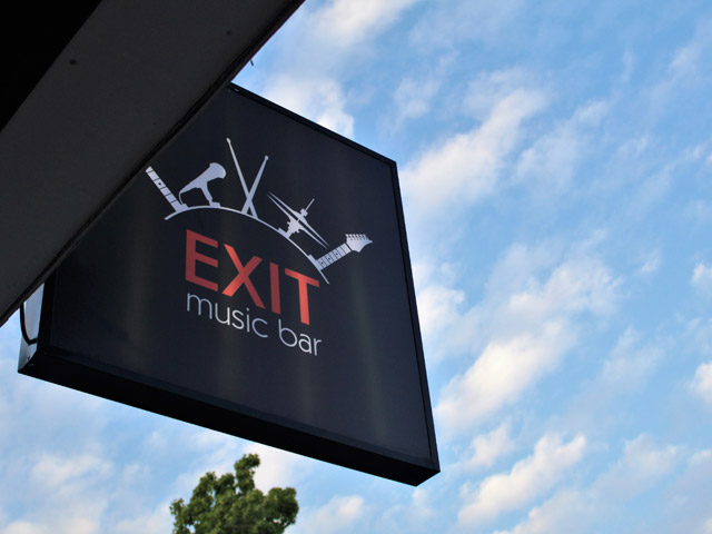 Exit Music Bar - 800.cl