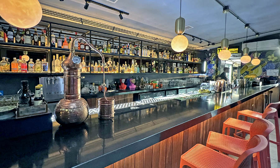Mia Bar - 800.cl
